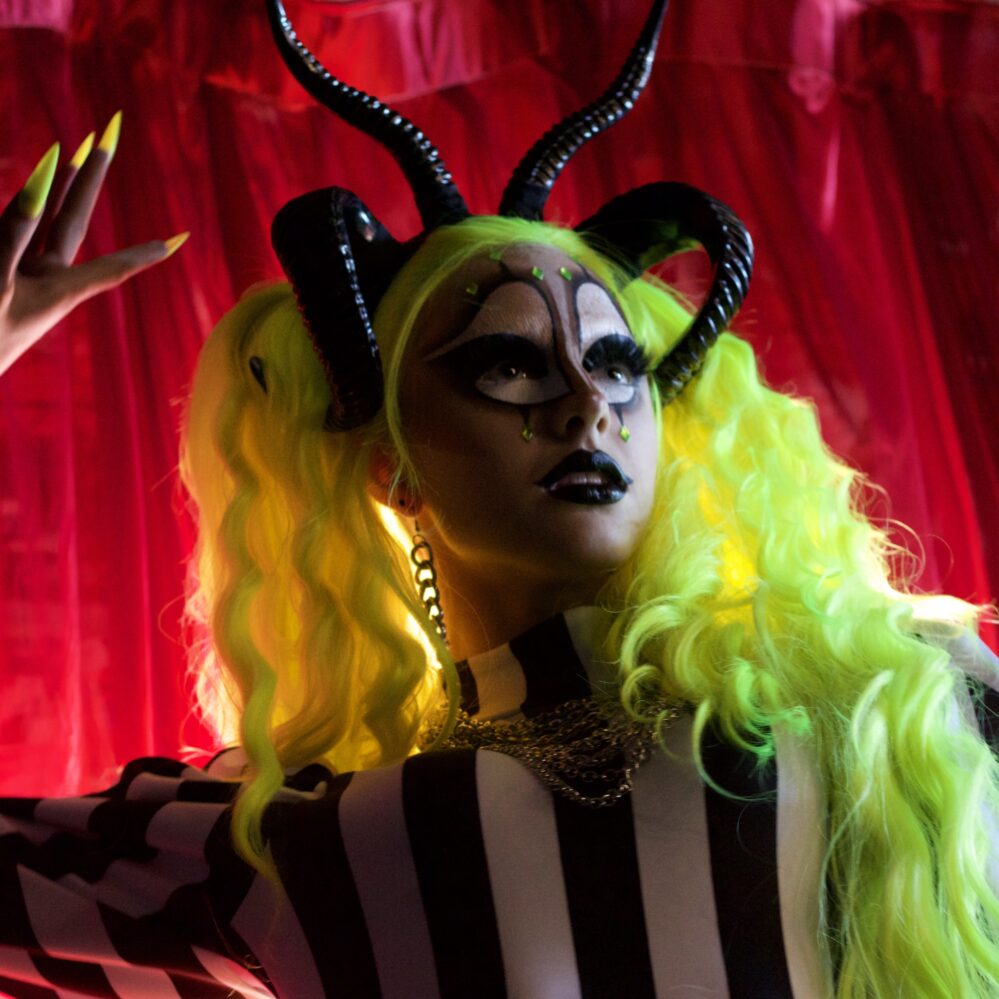 ¿Cómo es convertirse en drag en la era de las prohibiciones de drag?