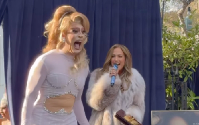 Jennifer López sorprende a imitadora de drag queen y su reacción lo es todo